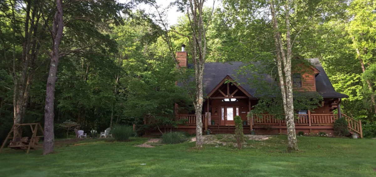10 Romantic Getaways In Indiana With Hot Tubs for Couples